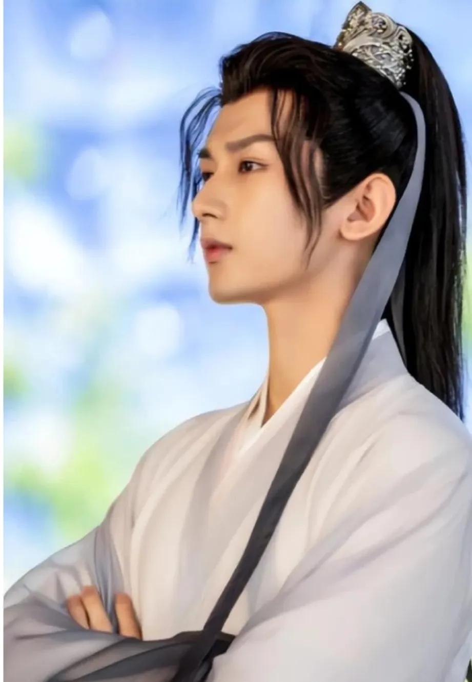 Falling in love with a male god in ancient costume in a second: Cheng Yi's performance is super ...