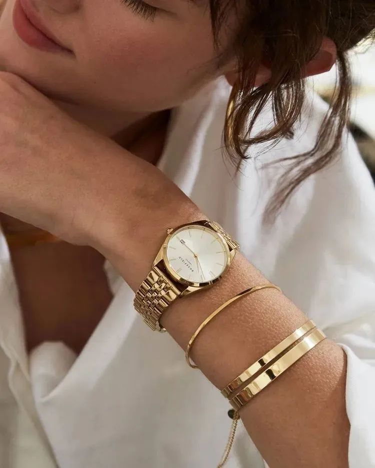 Women wear less gold bracelets in summer, and elegant women choose ...