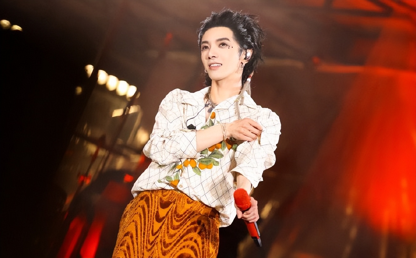 When Hua Chenyu Became A Banner And A Ladder In The Chinese Music Scene