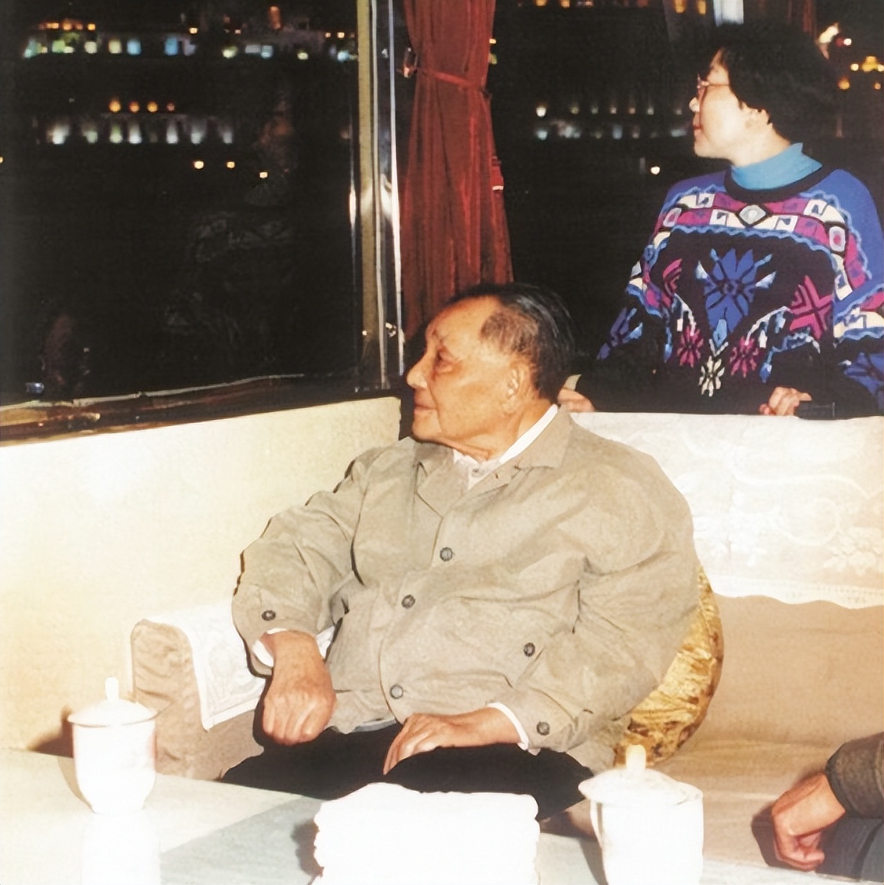 At the end of 1976, Deng Xiaoping was admitted to the south building of ...