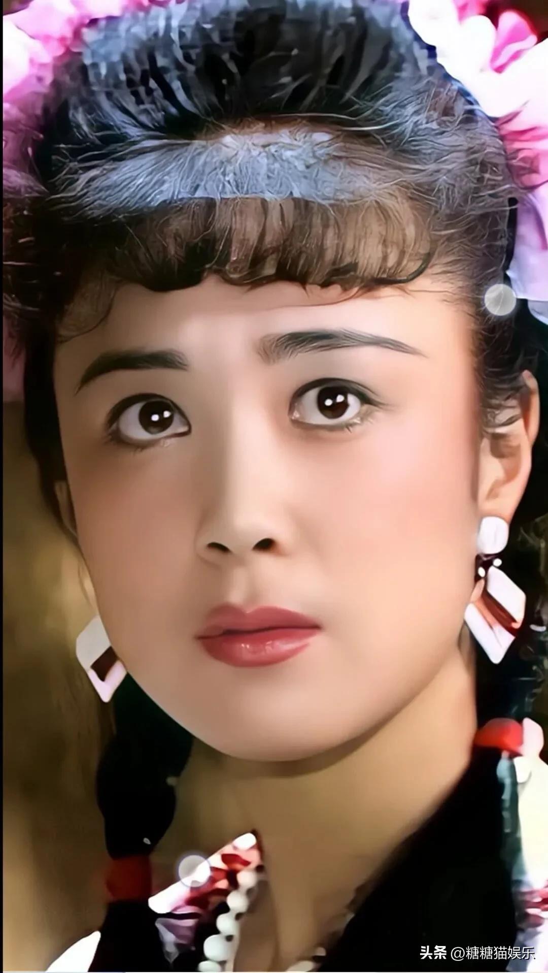 Fu Yiwei: Alluring the country and the city, beautiful as a flower - iNEWS