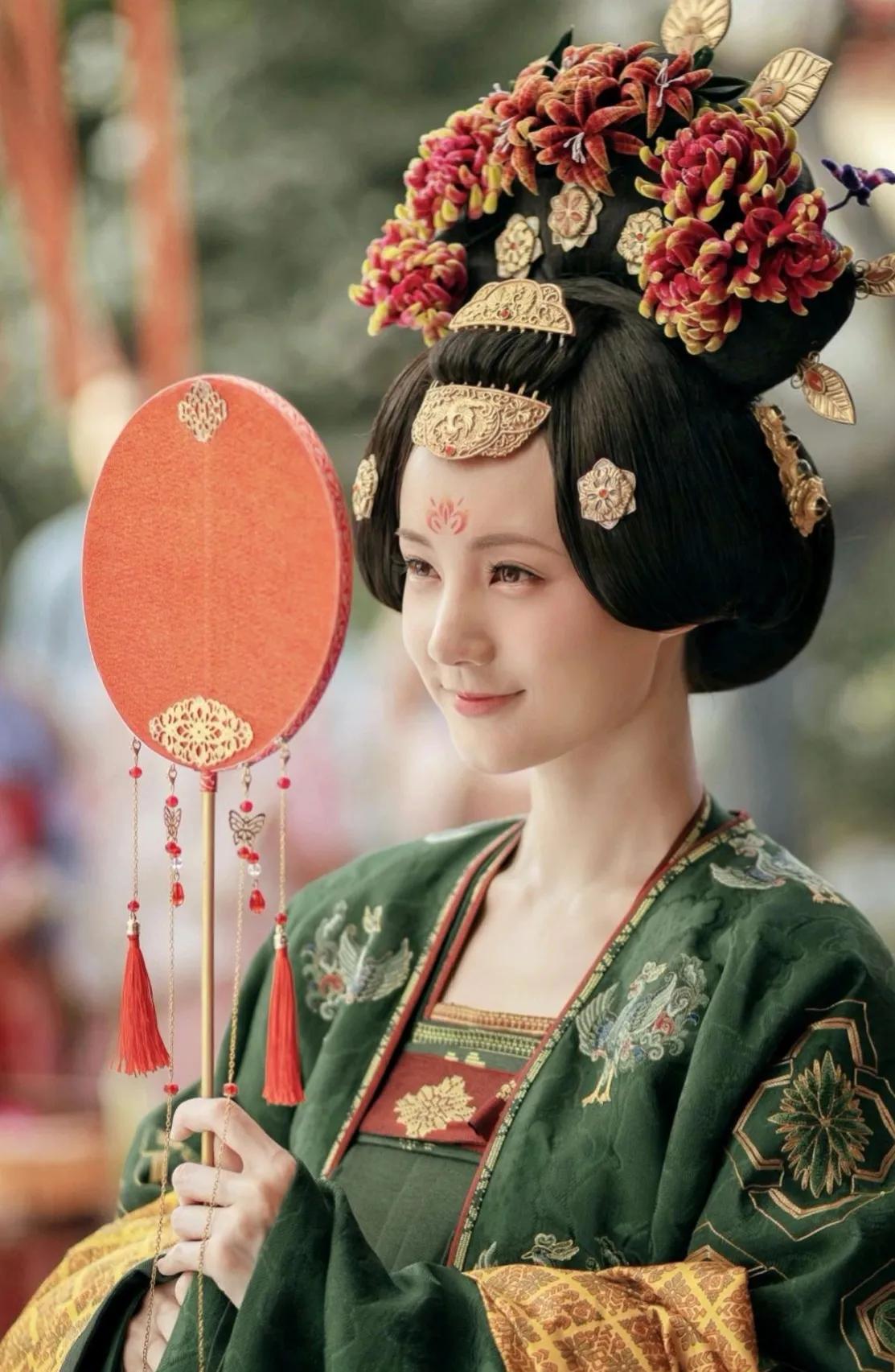 Sharing of Beauty in Ancient Costume——Li Yitong's Fu Rou's Wardrobe ...