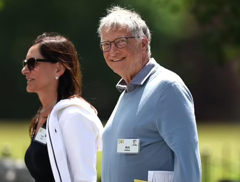 67-year-old Bill Gates and his girlfriend appeared at the billionaire ...