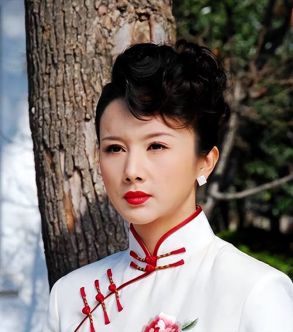 The competition of fancy fake chins in the entertainment industry is ...