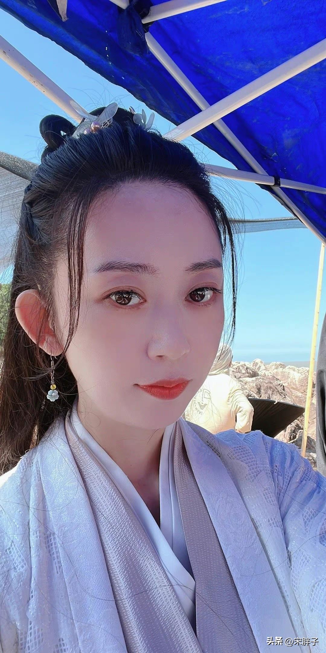 "Rich women and heroines" collectively pursue their dreams in the entertainment industry, and ...