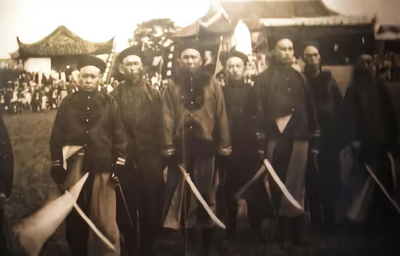 Why can Zeng Guofan in the late Qing Dynasty be called a saint, and why ...