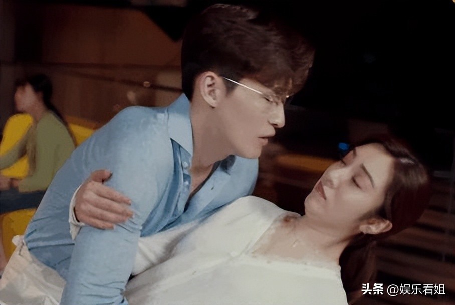 Zhang Han pulled Wang Xiaochen's underwear belt in the new drama, and the woman was frightened ...