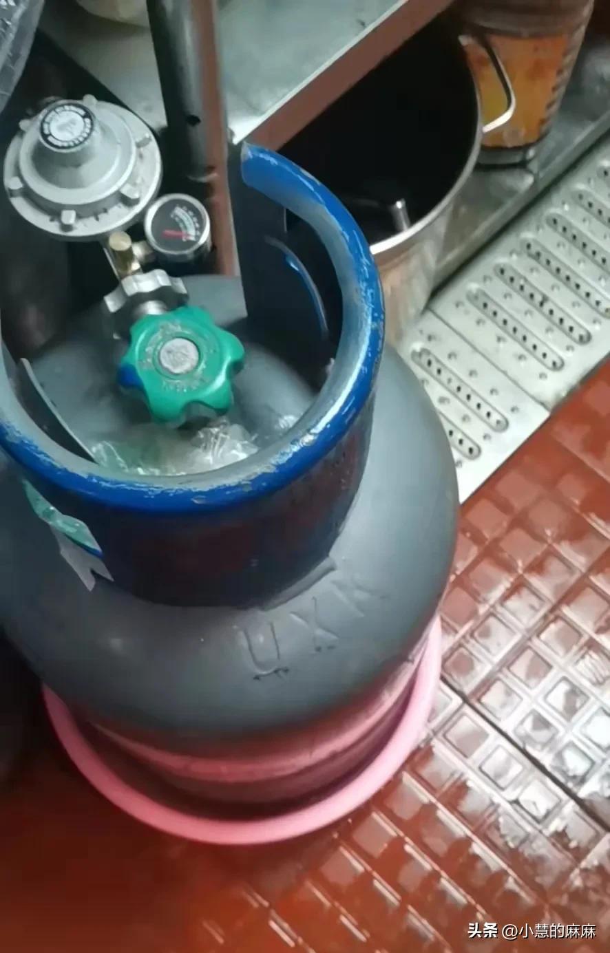 Soak the gas tank in hot water, and you can cook another meal - iNEWS