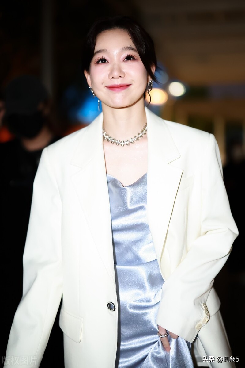 Xu Mengjie's prosperous look - iMedia