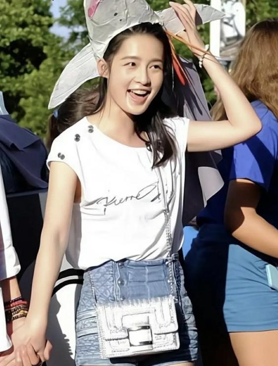 I really can't see that Li Qin is over 30 years old, and under the lens ...