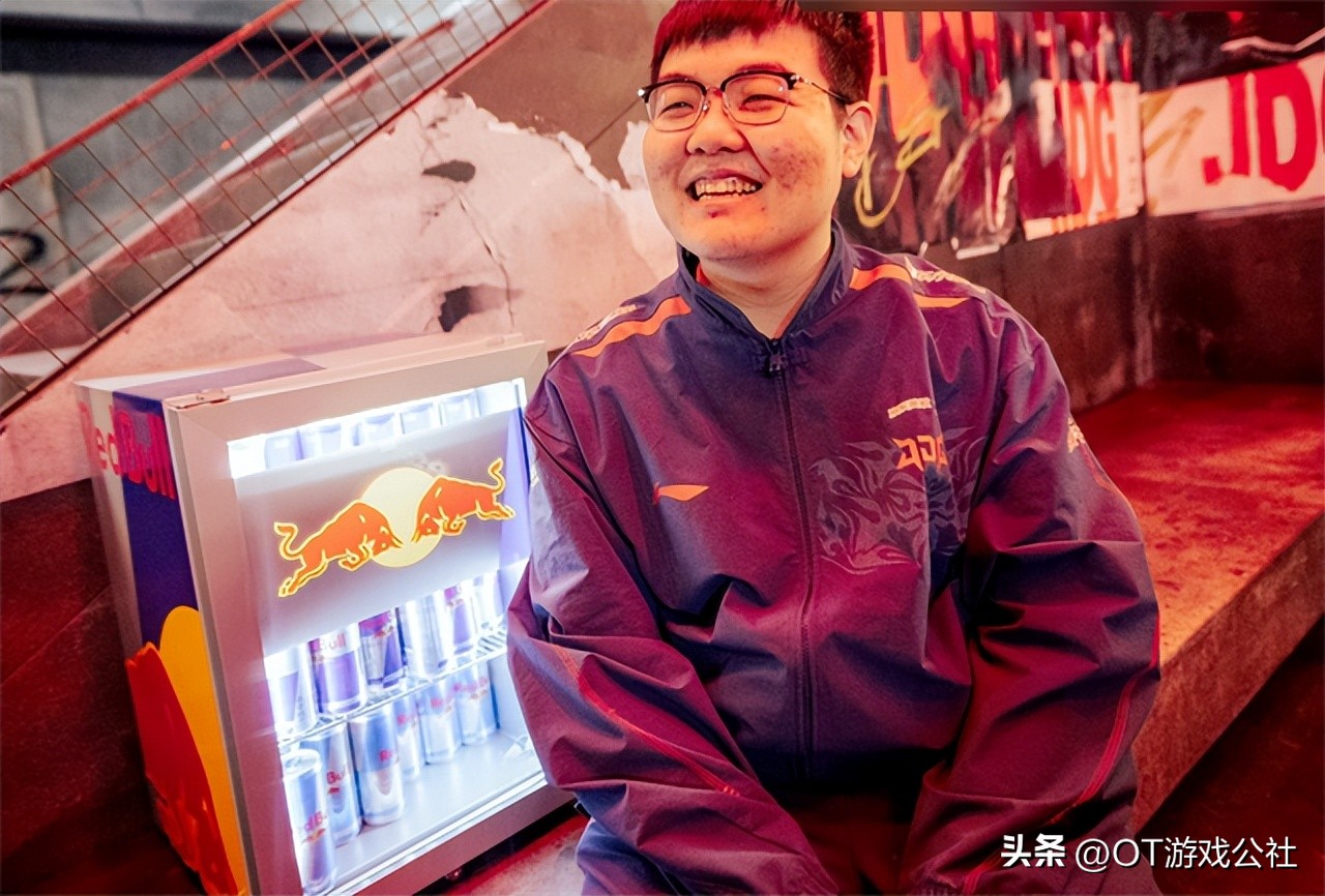 Imitation commentary announced the best lineup, the up master was ...