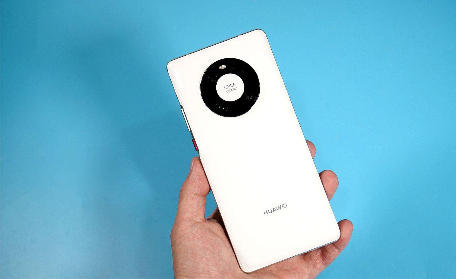 With a budget of around 1500, these three mobile phones are "cost ...