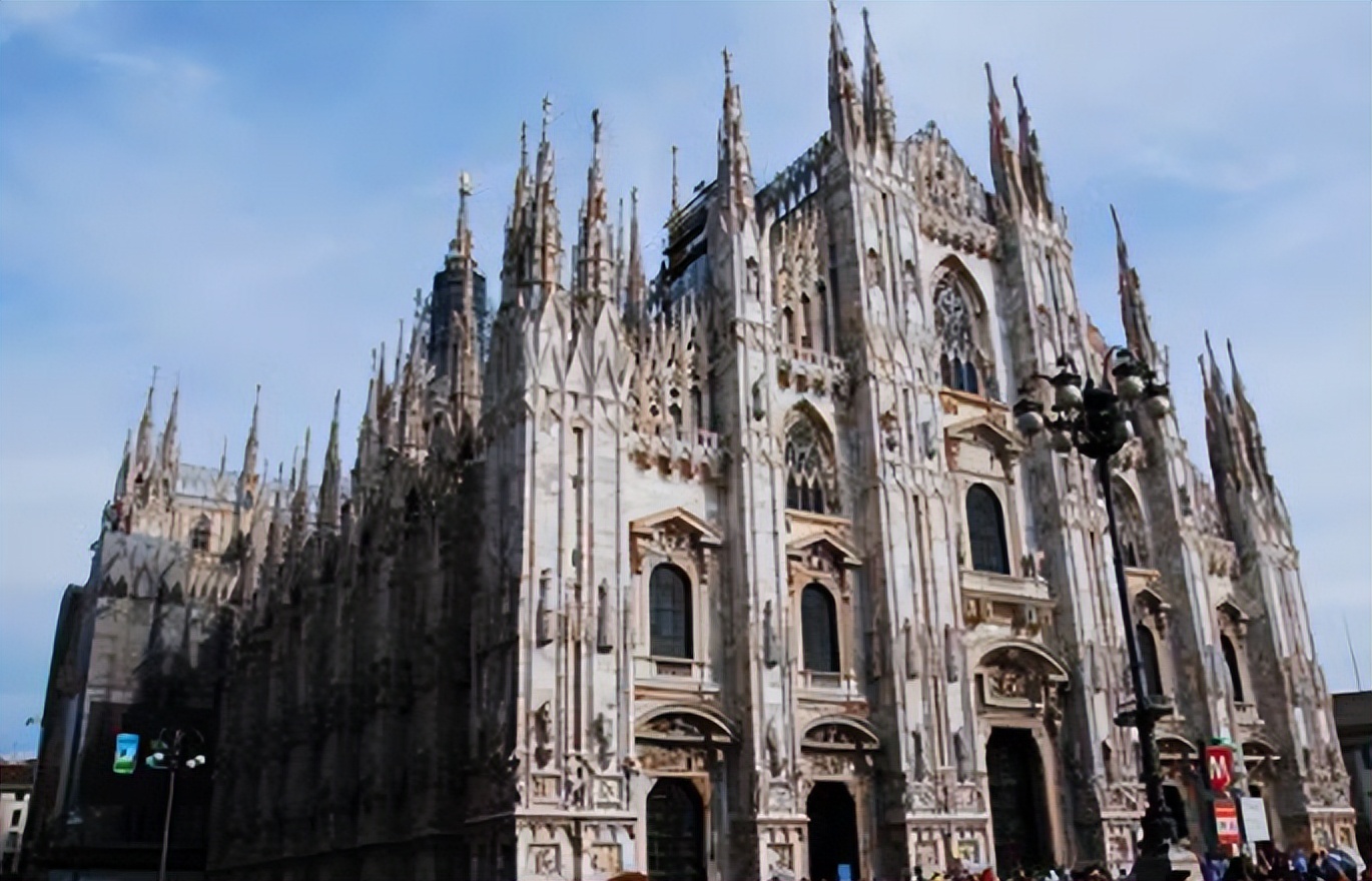 Why is it said that Milan Cathedral represents the essence of European ...