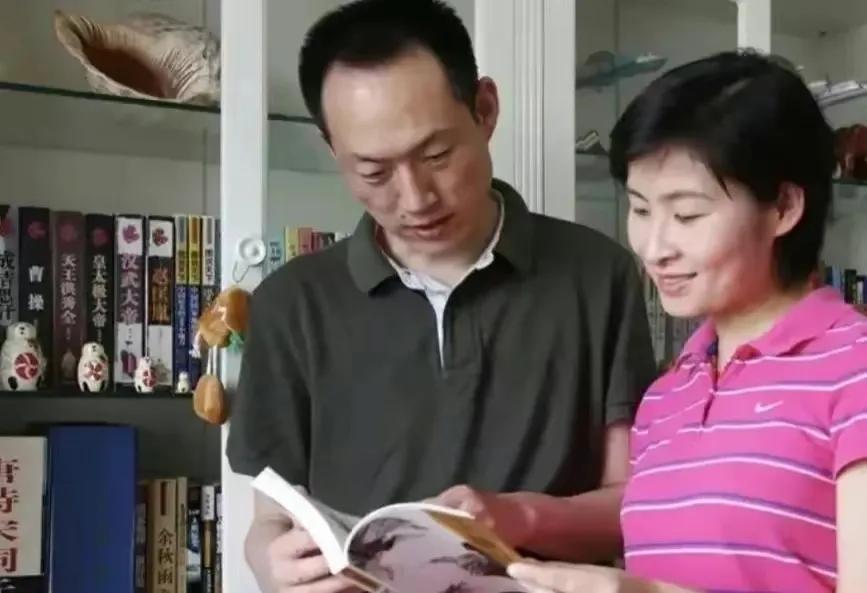 Female astronaut Liu Yang posted an intimate photo with her husband ...