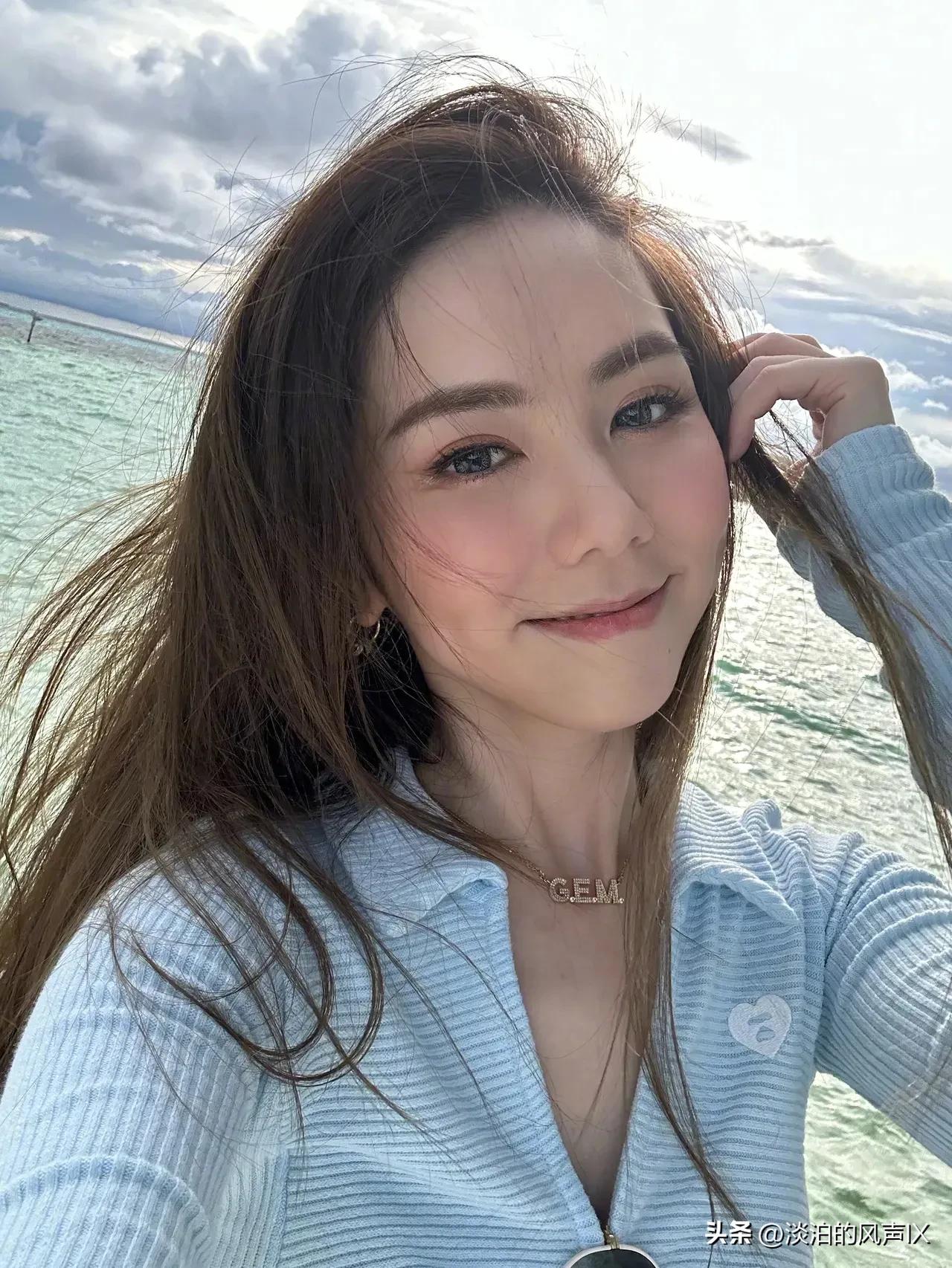 Deng Ziqi: A beautiful and capable singer - iMedia