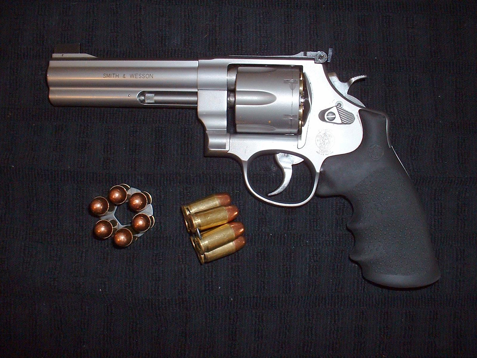 Smith & Wesson M625 revolver - iNEWS