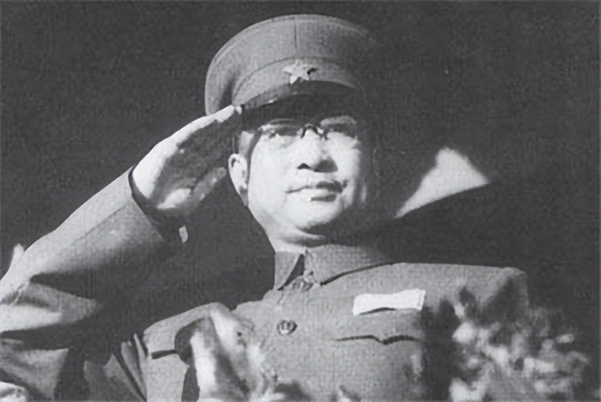 His position was higher than that of Chen Geng, and he was on the same ...