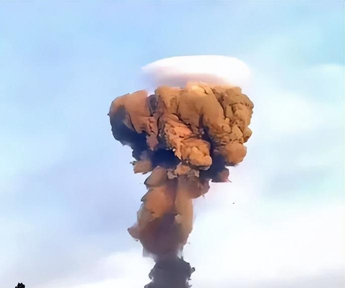 A small nuclear bomb exploded in Ukraine! - iNEWS