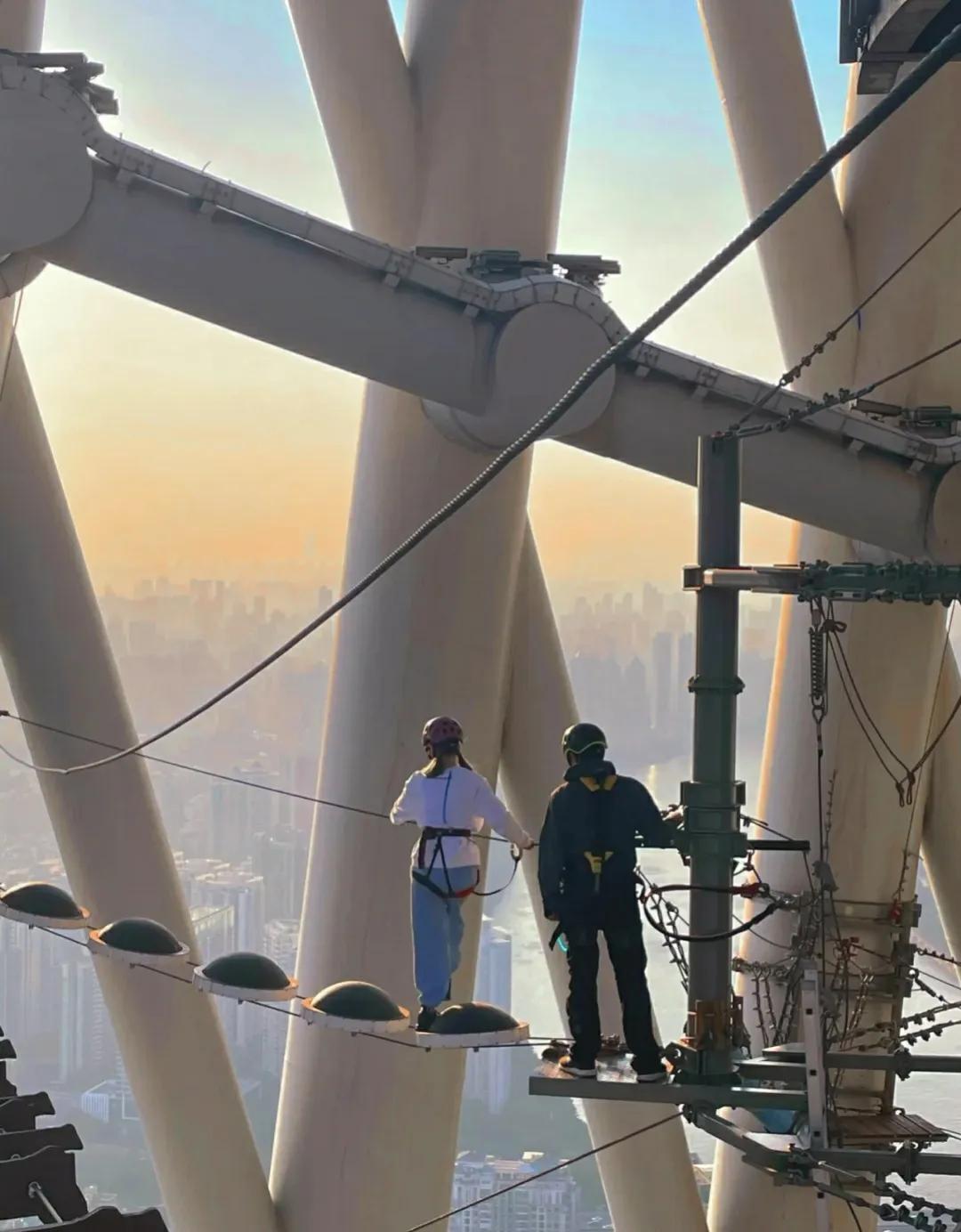 Guangzhou Tower High-altitude Challenge - iNEWS