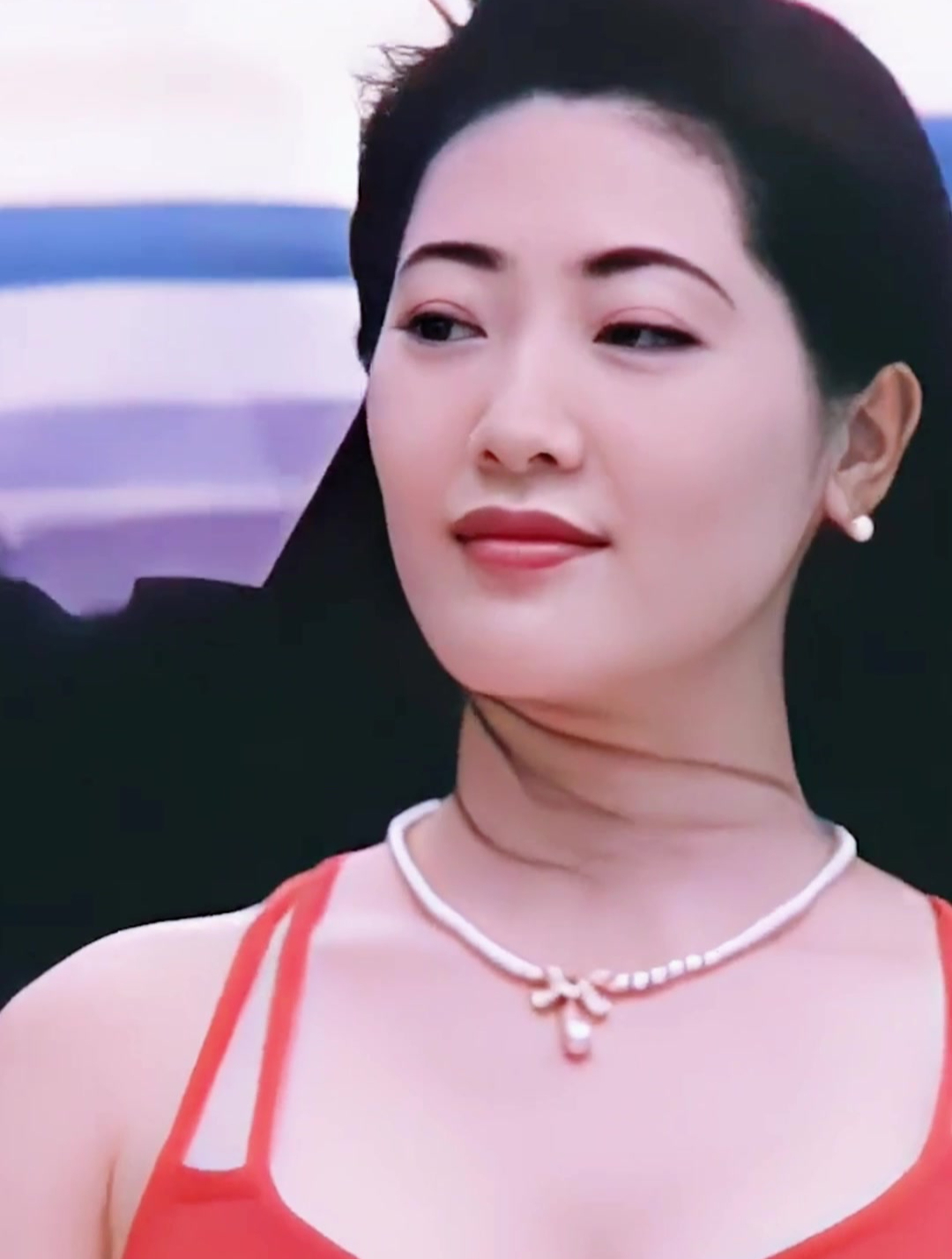 At the age of 19, she went to the sea to shoot tertiary films. She is ...