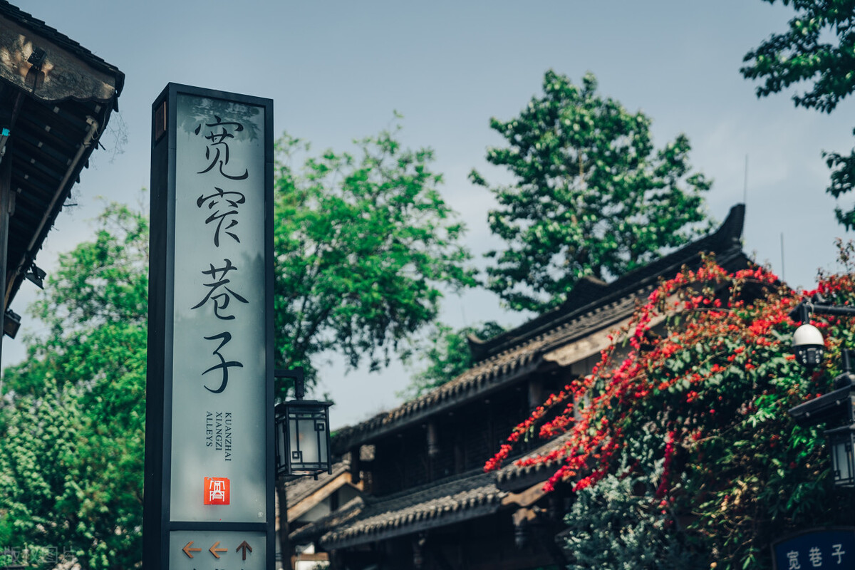 Practical guide for a one-day tour of the most smoky old streets in ...