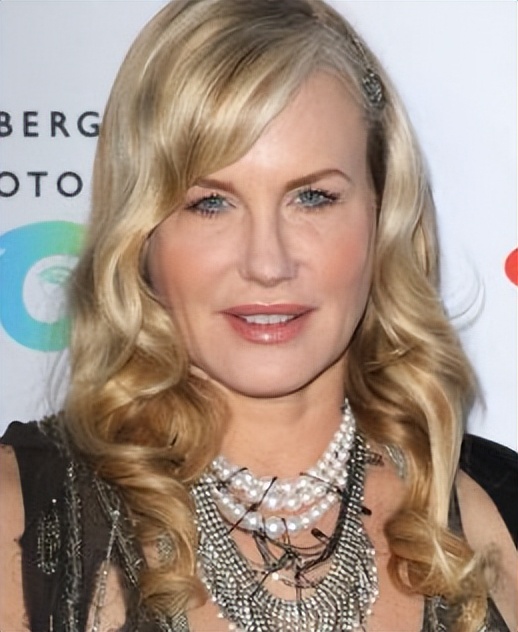 In the Spotlight - American Actress: Daryl Hannah - iNEWS