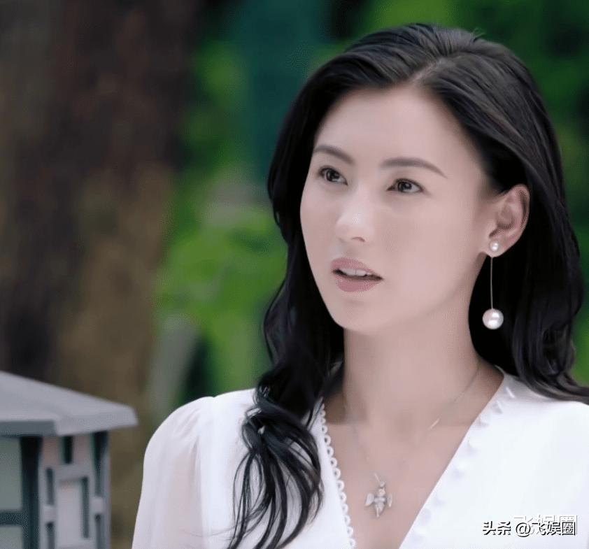 Shen Yan artist plays a harlequin, ugly enough to think about, ugly to ...