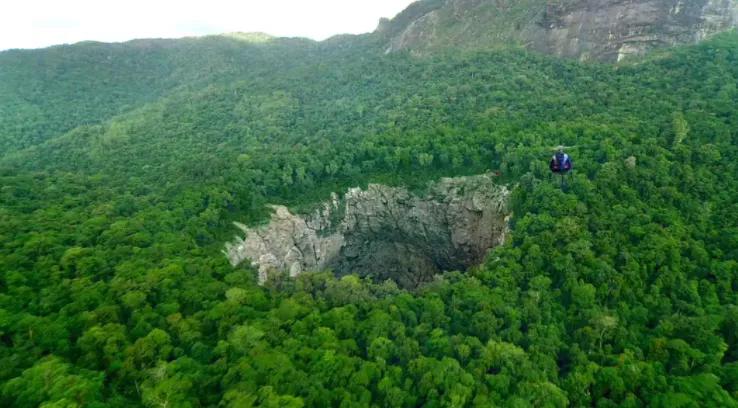 Thrilling and exciting, this film tells the true meaning of adventure ...