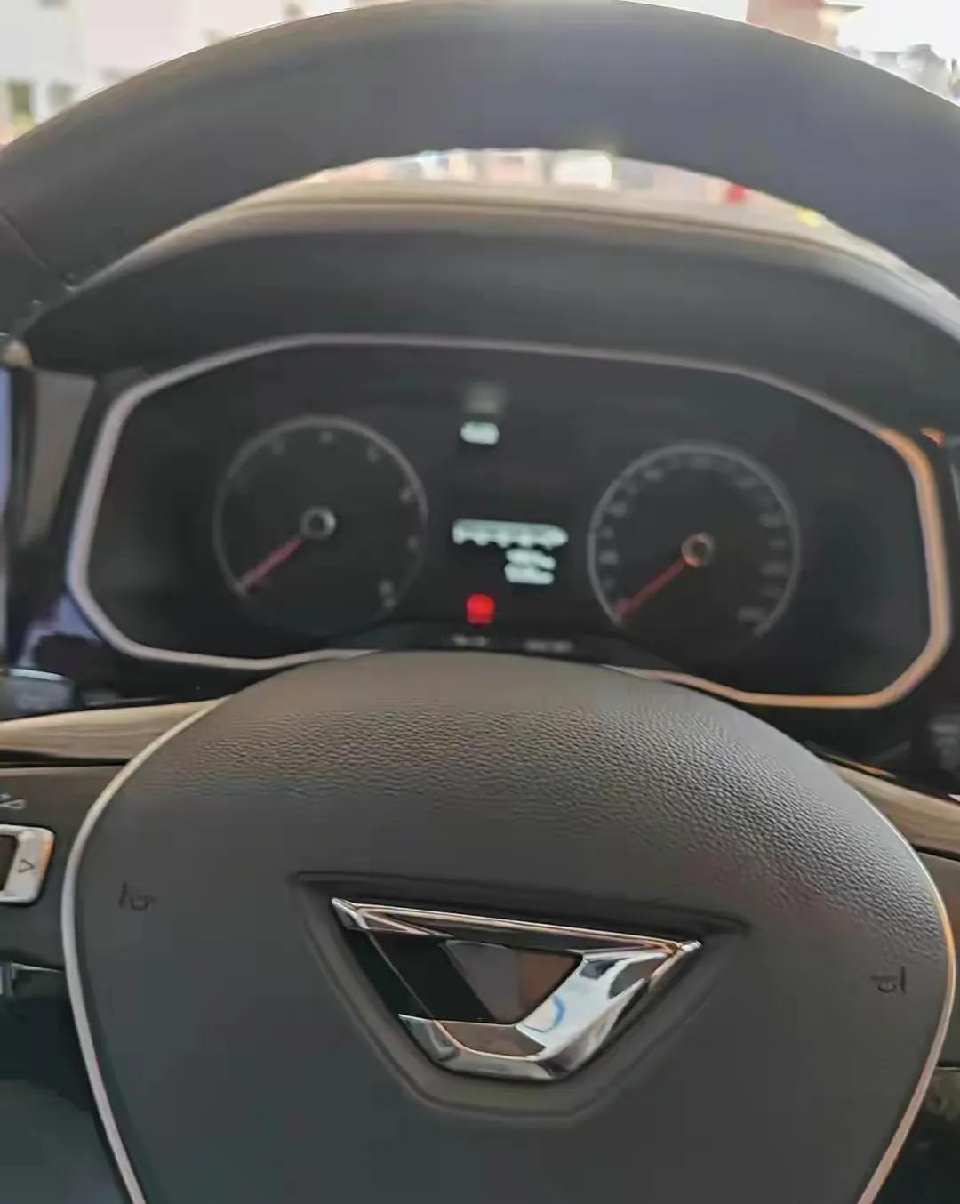 A nice song, a classic car - iNEWS