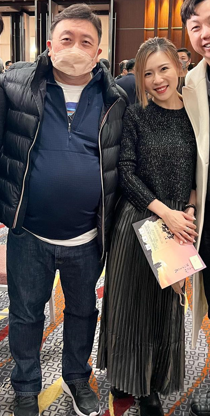 Wang Jinghan attended the event with his wife and daughter. His wife ...