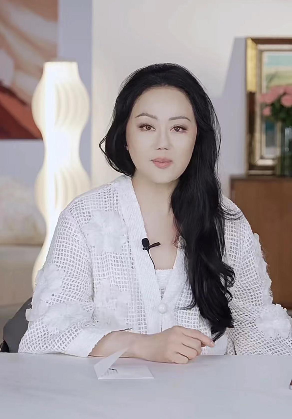 60-year-old Zhang Xiaohui was met by chance when she was out, her facial features are still ...