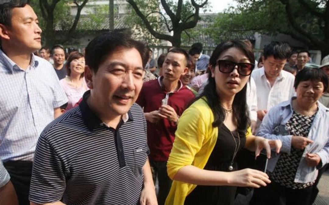 CCTV Shui Junyi: Divorced from a paralyzed wife, turned around and ...