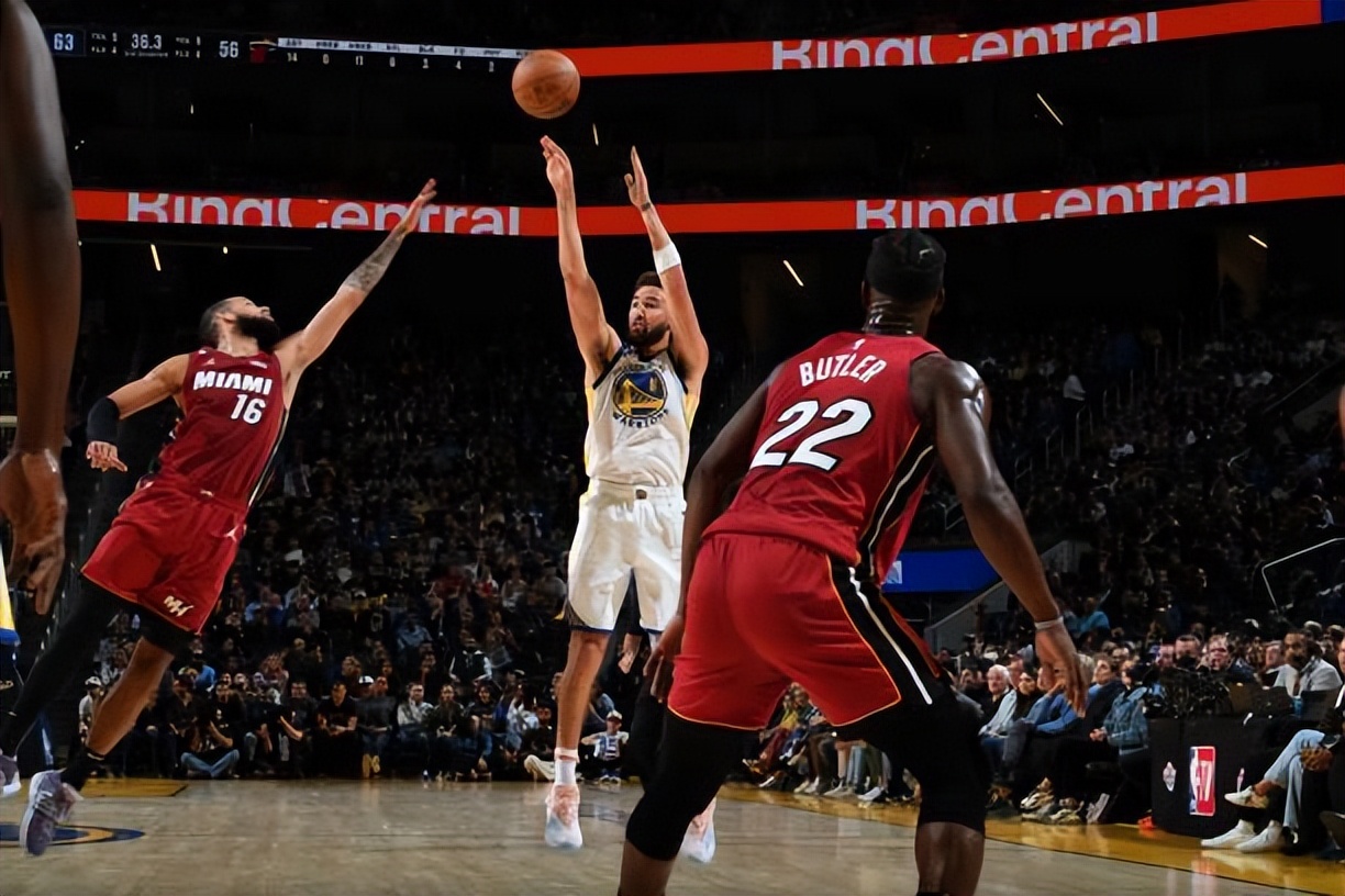 Boom 33+9+7!Curry hammers the Heat, Poole's flaws are exposed, and ...