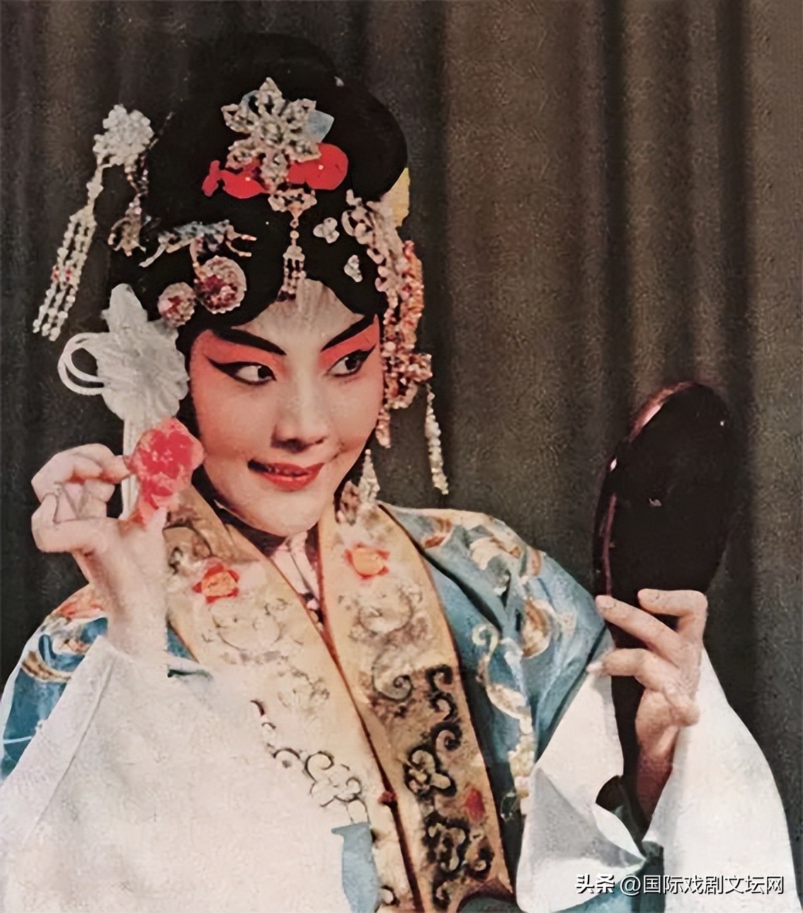 The famous Peking Opera artist Yan Guixiang has not appeared for a long ...