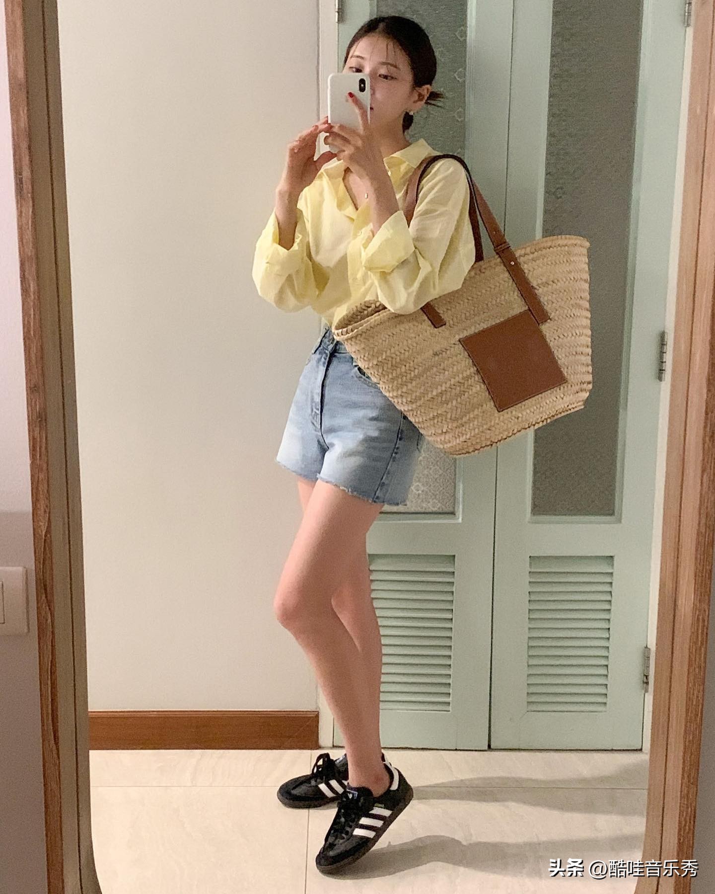 Why are there so many light-colored clothing in summer? - iMedia