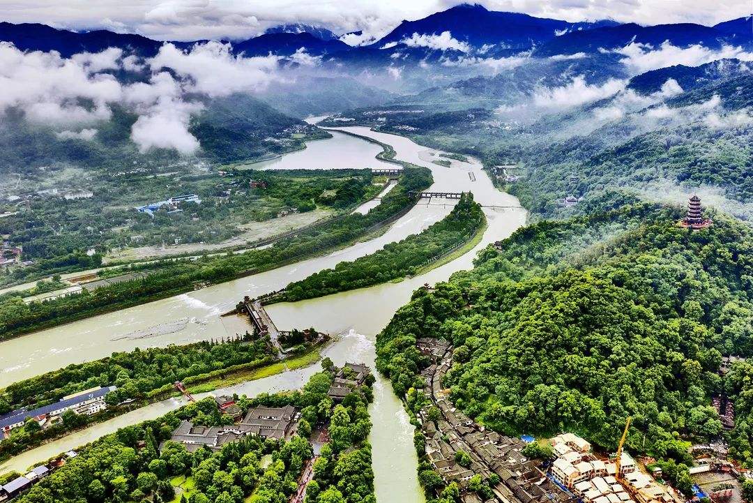 Du Fu abandoned the official and moved to Chengdu, visited Dujiangyan ...