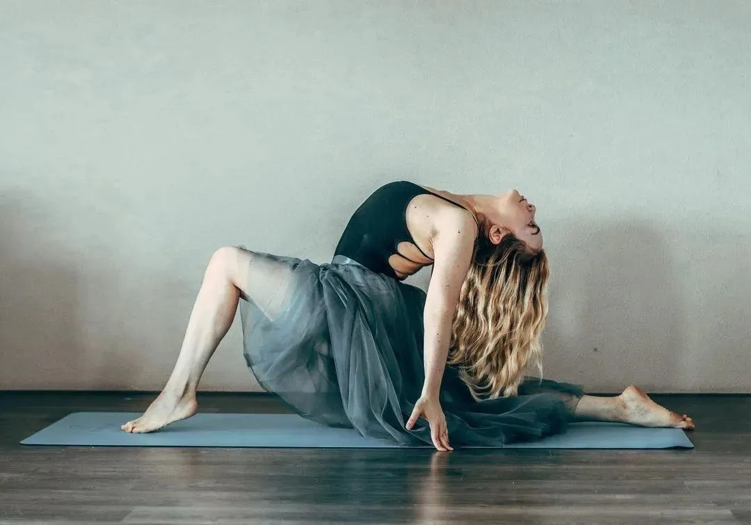 At the age of 38, she insisted on practicing yoga for a year, and her ...