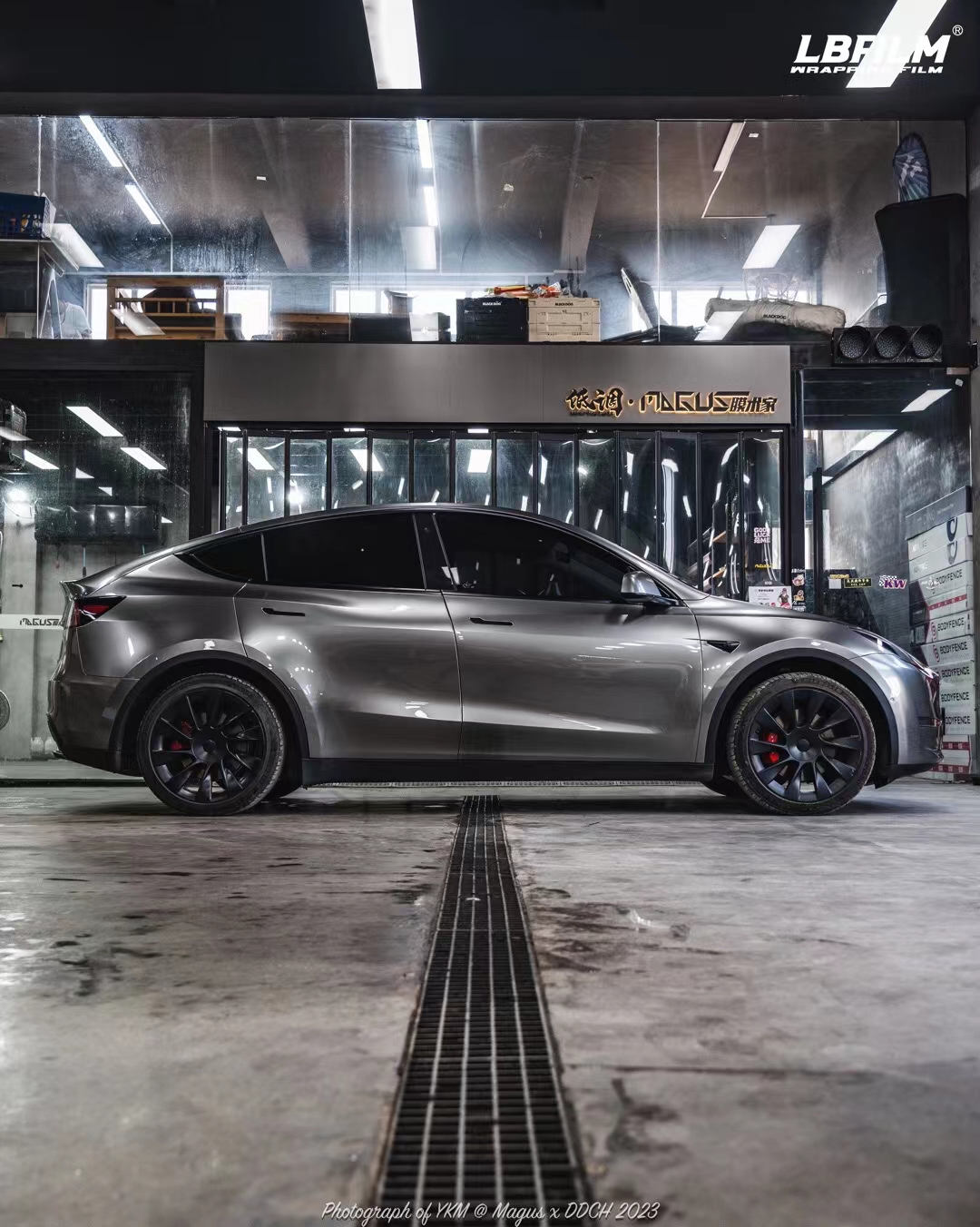 特斯拉modelY-LB改色膜液態金屬銀，酷炫科技感銀色系 - 頭條匯