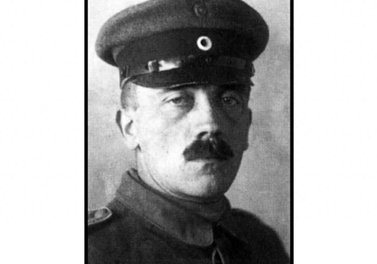 What would Hitler look like without a beard? Completely another person ...