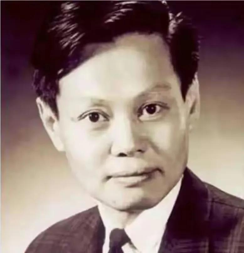 Yang Zhenning first met Du Yuming and called him "Mr. Du". Premier Zhou ...