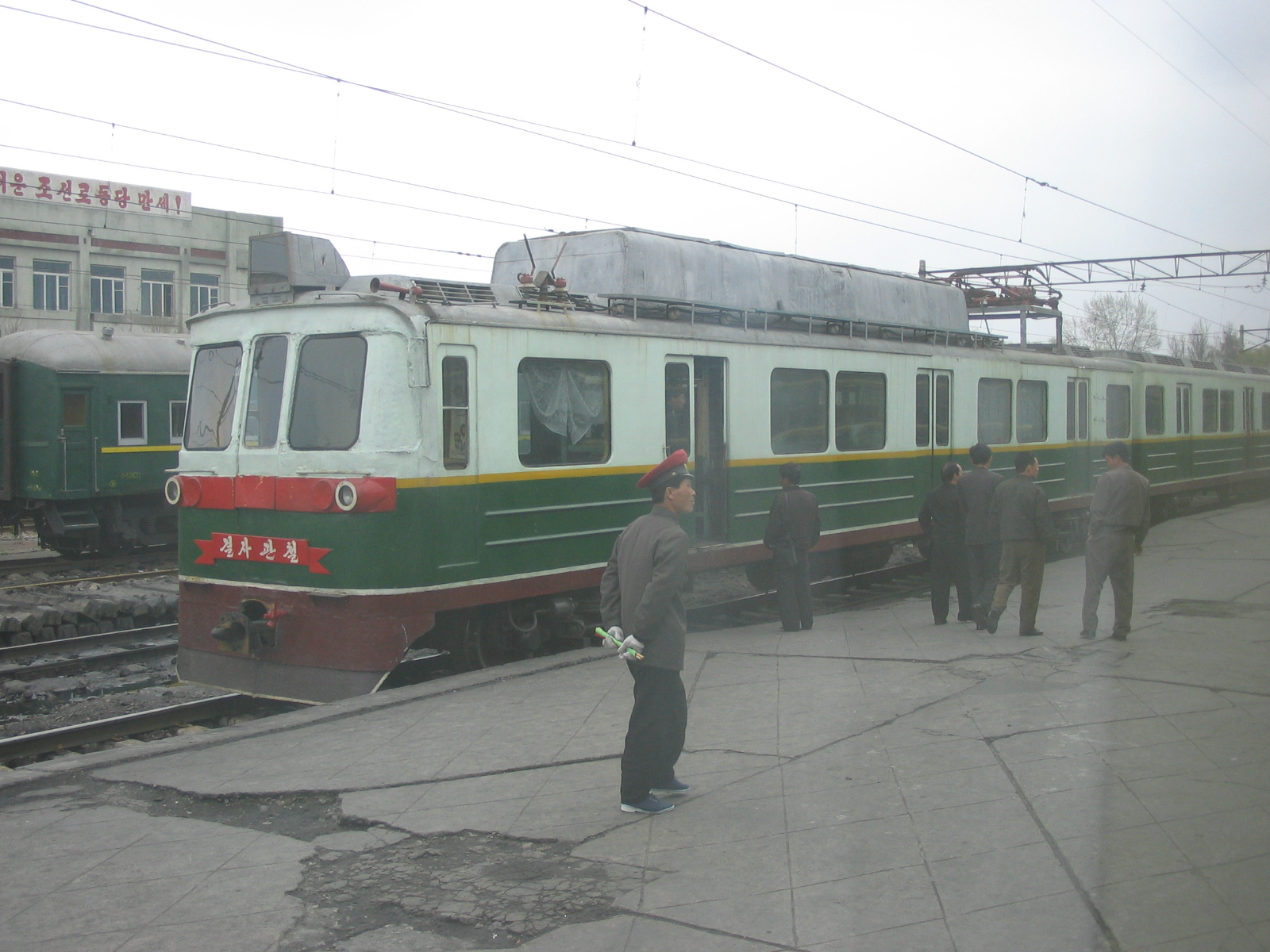 North Korea converts DK4 subway into overground electric locomotive - iNEWS