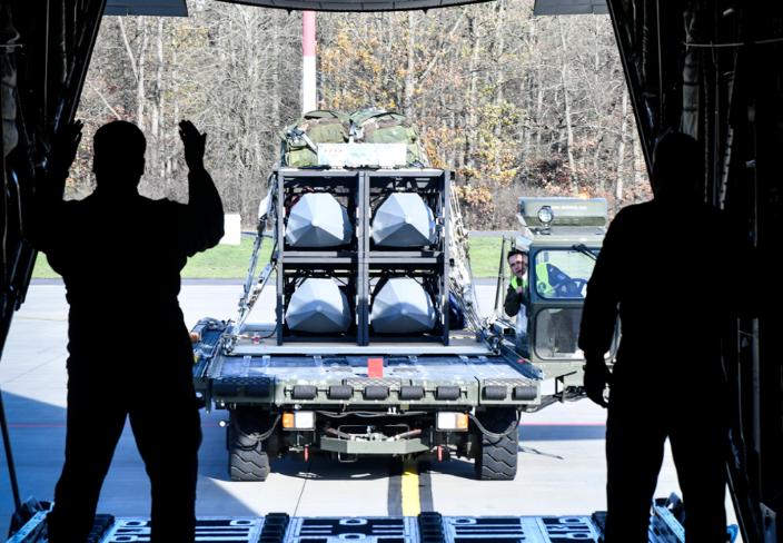 "Let the transport plane become a bomber in seconds" - the U.S ...