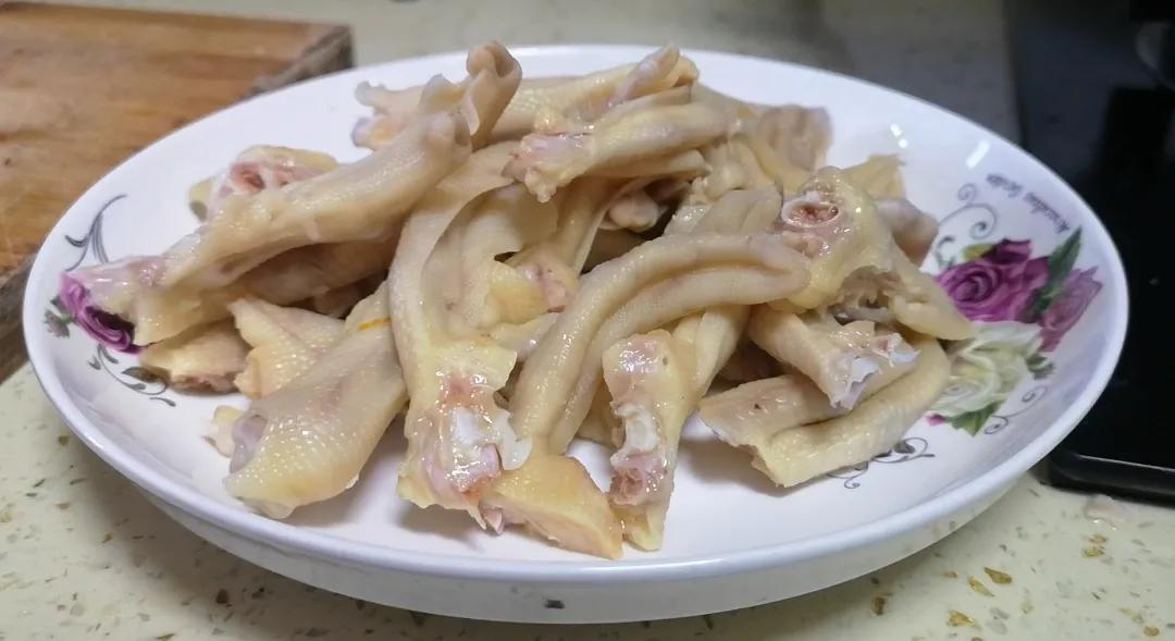 Spicy kimchi duck feet - iNEWS