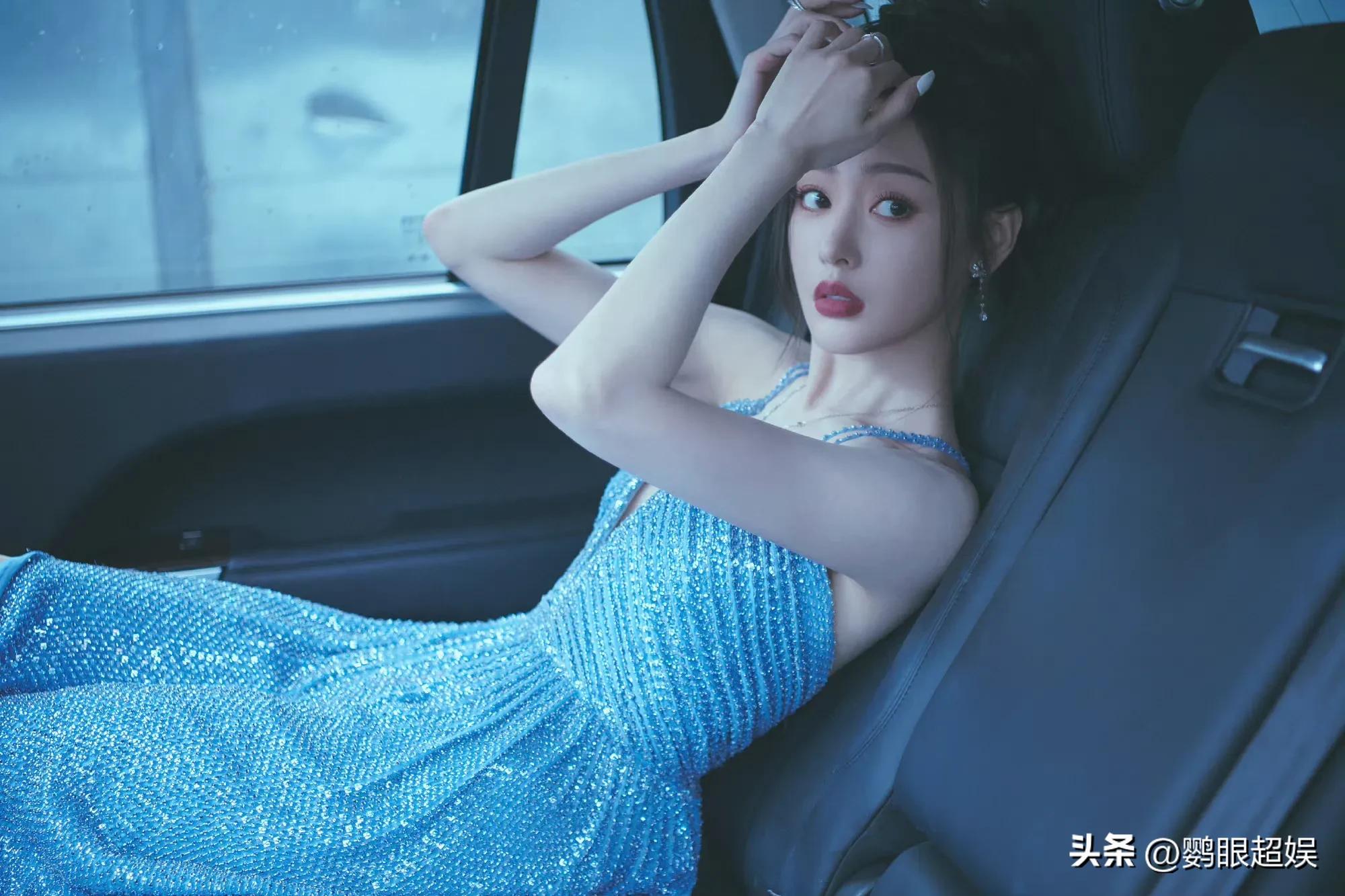 Zhang Tianai's blue angel appearance attended the Weibo movie night ...