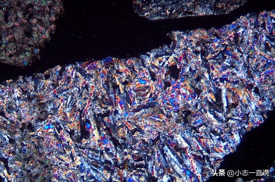 Origin of deformed hydrochloride hopper crystals, anhydrite cubes and ...