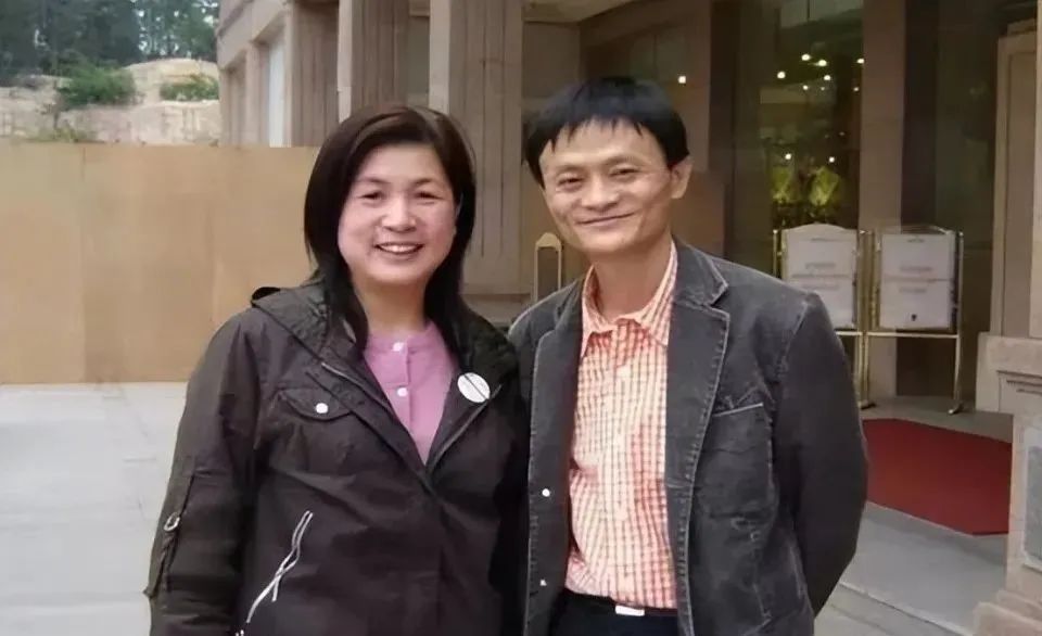 The frontal photo of Jack Ma's wife who has been hidden for many years ...