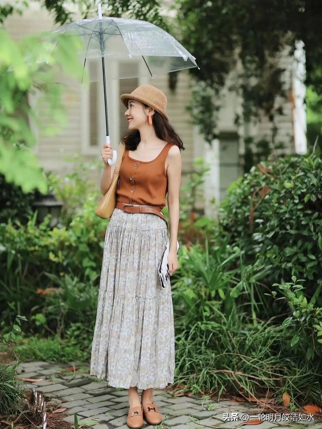 The 4 most popular outfits this year, fashionable and advanced - iNEWS