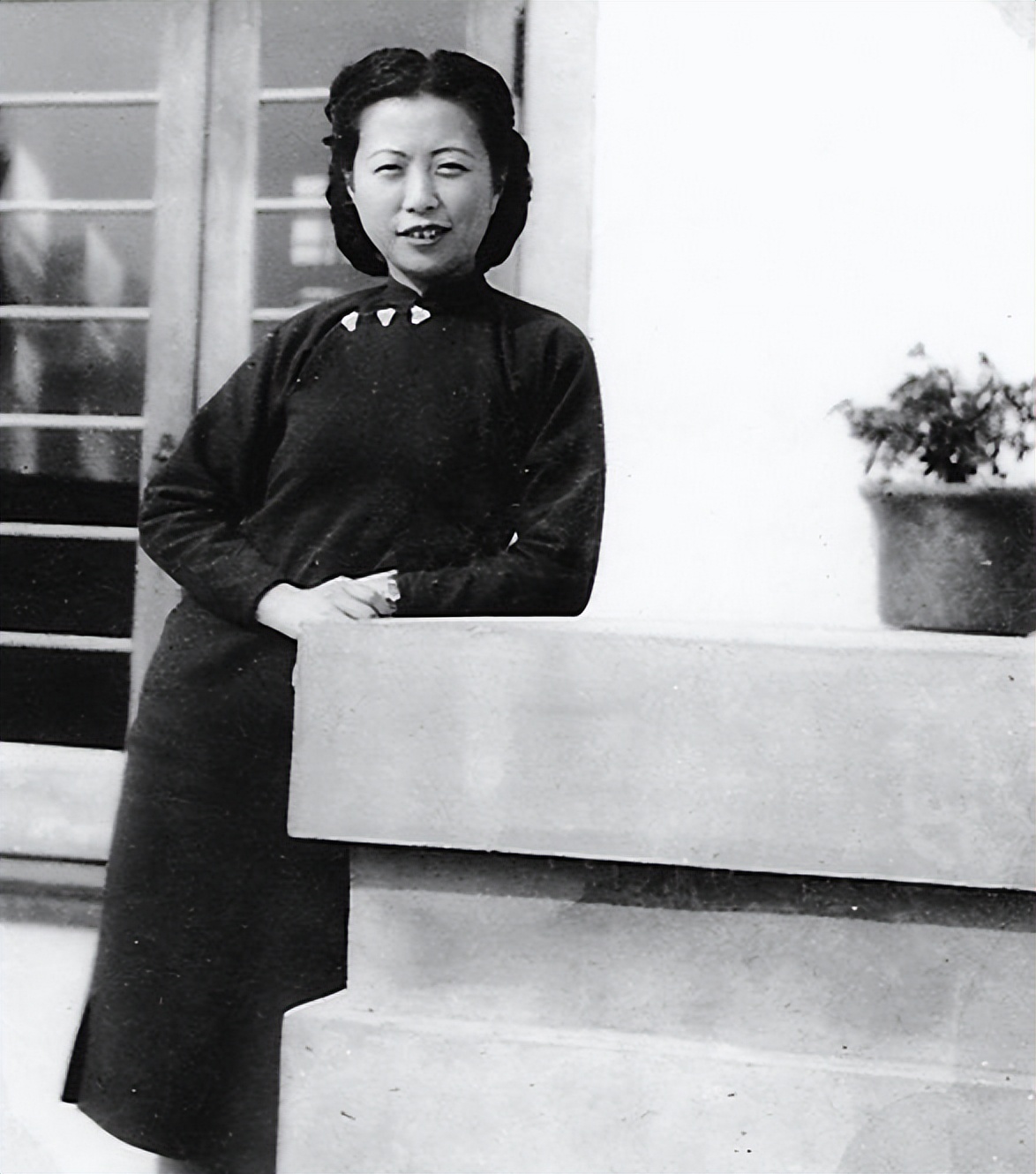 The stenographer lurking beside Chiang Kai-shek: How did the fledgling ...