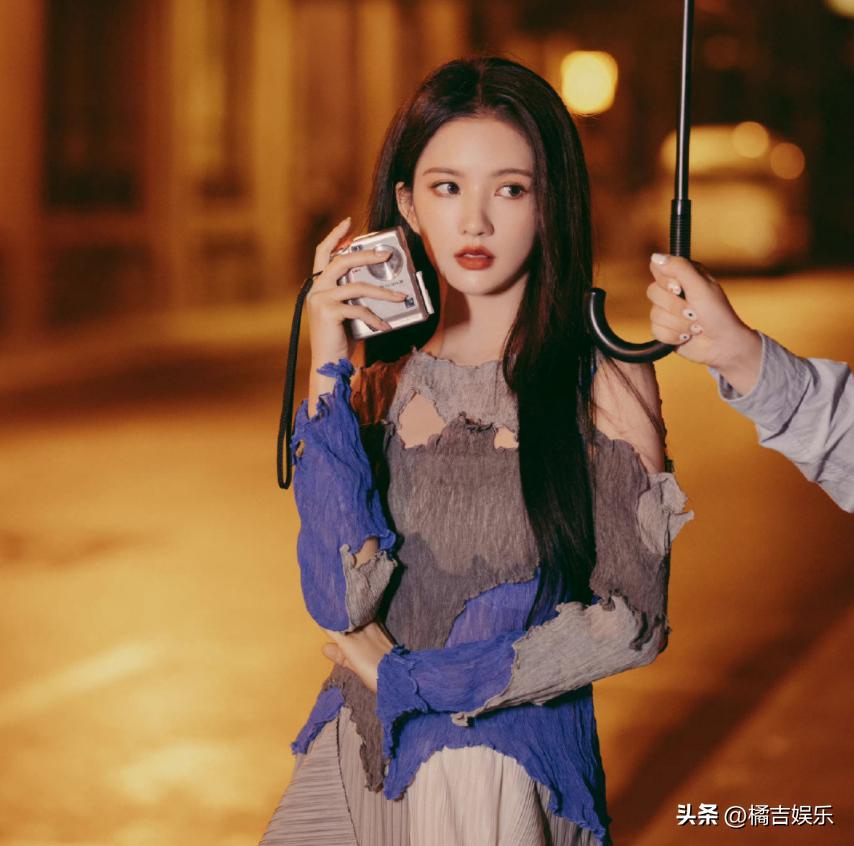 Xu Mengjie took a photo with Wu Xuanyi and Liu Xiening, the same frame is too seductive, and ...