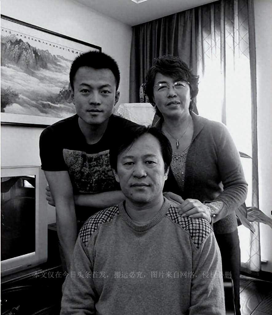 It turns out that "Tang Xiaolong" is the biggest winner. His wife is as beautiful as a flower ...